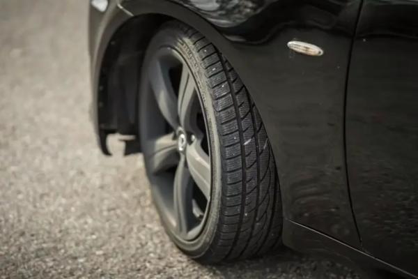 Black Lexus IS 2006 in Liepaja, with an engine capacity of 2.20 L and mileage of 321 thousand km for 4400 €, photo 9 on AUTOMOTO.COM.LV