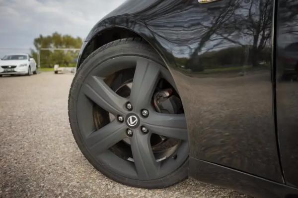 Black Lexus IS 2006 in Liepaja, with an engine capacity of 2.20 L and mileage of 321 thousand km for 4400 €, photo 10 on AUTOMOTO.COM.LV