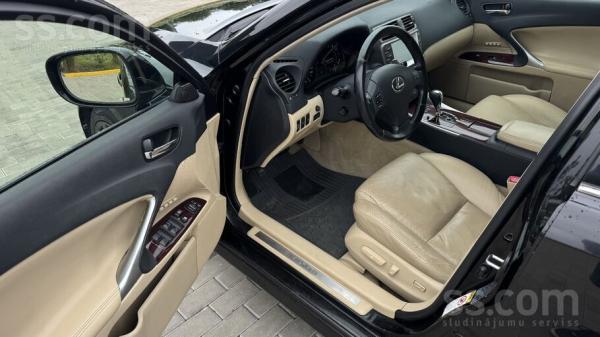 Black Lexus IS 2006 in Riga, with an engine capacity of 2.50 L and mileage of 147 thousand km for 4900 €, photo 8 on AUTOMOTO.COM.LV