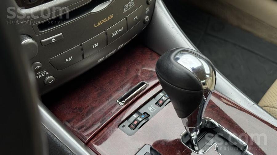 Black Lexus IS 2006 in Riga, with an engine capacity of 2.50 L and mileage of 147 thousand km for 4900 €, photo 10 on AUTOMOTO.COM.LV