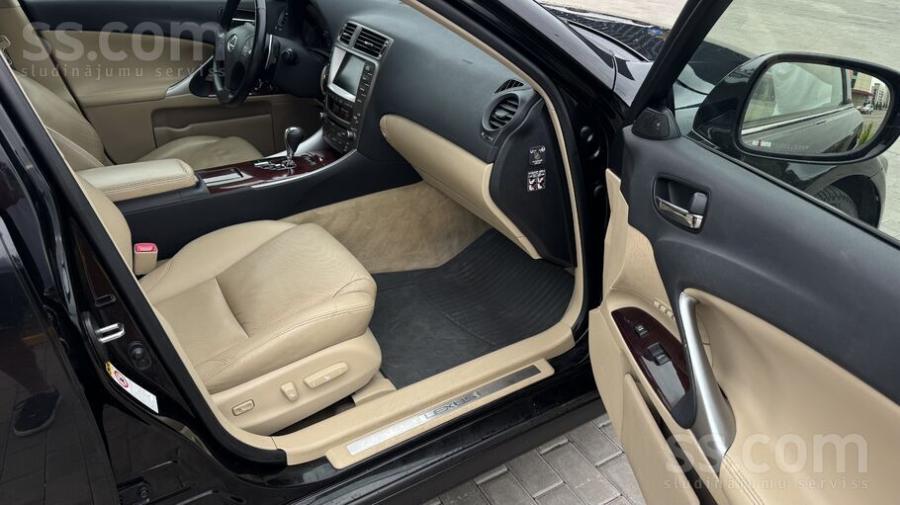 Black Lexus IS 2006 in Riga, with an engine capacity of 2.50 L and mileage of 147 thousand km for 4900 €, photo 13 on AUTOMOTO.COM.LV