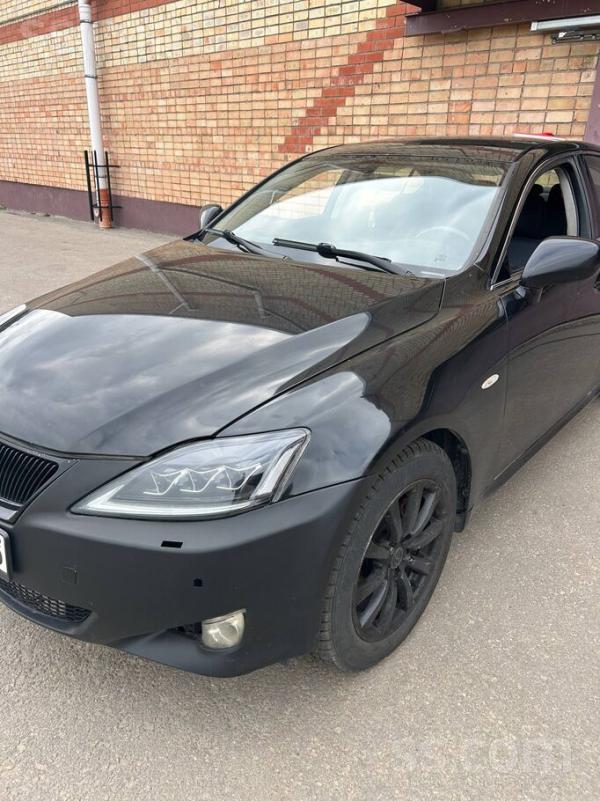 Black Lexus IS 2006 in Riga, with an engine capacity of 2.20 L and mileage of 339 thousand km for 2100 €, photo 2 on AUTOMOTO.COM.LV
