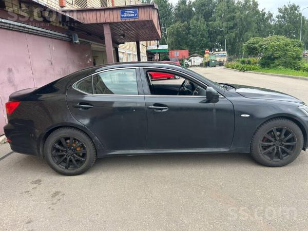 Black Lexus IS 2006 in Riga, with an engine capacity of 2.20 L and mileage of 339 thousand km for 2100 €, photo 5 on AUTOMOTO.COM.LV