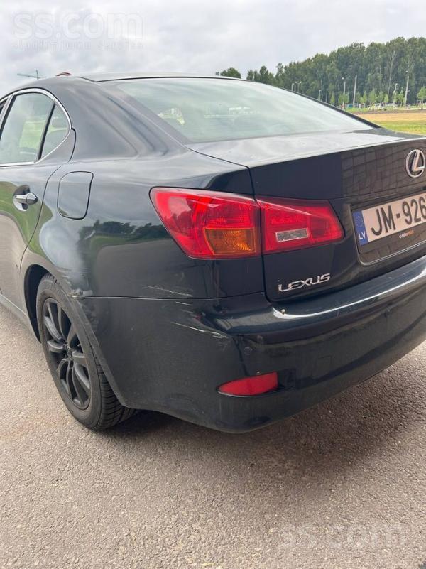 Black Lexus IS 2006 in Riga, with an engine capacity of 2.20 L and mileage of 339 thousand km for 2100 €, photo 7 on AUTOMOTO.COM.LV