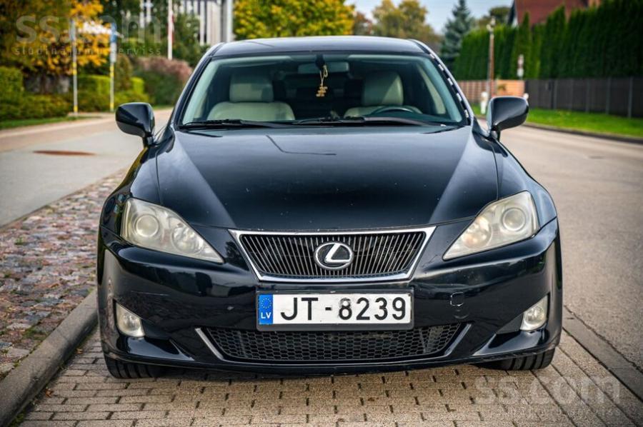 Black Lexus IS 2006 in Riga, with an engine capacity of 2.20 L and mileage of 345 thousand km for 1590 €, photo 3 on AUTOMOTO.COM.LV