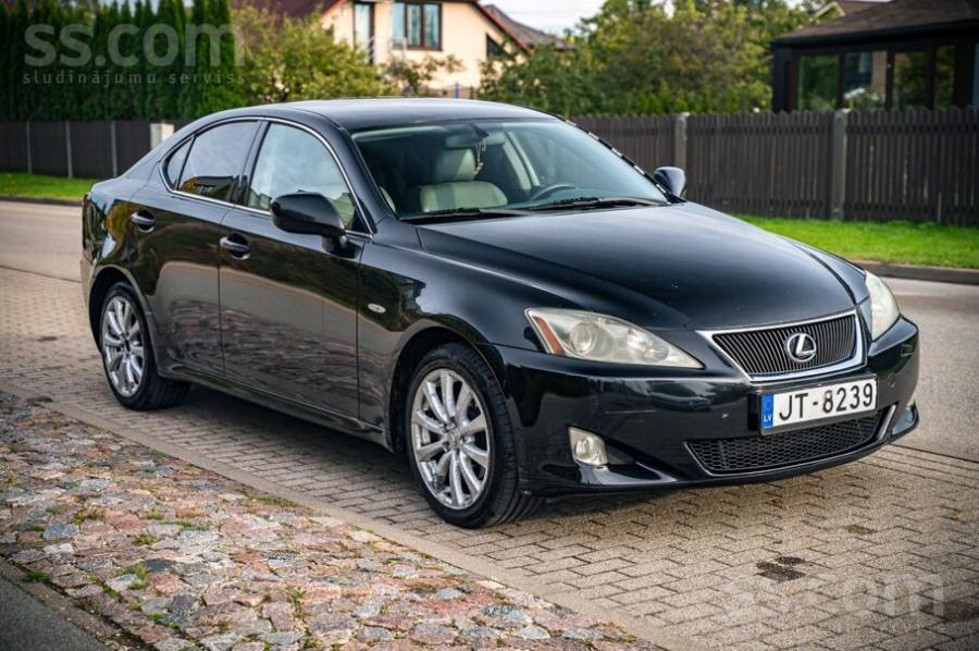 Black Lexus IS 2006 in Riga, with an engine capacity of 2.20 L and mileage of 345 thousand km for 1590 €, photo 4 on AUTOMOTO.COM.LV