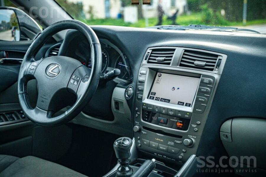 Black Lexus IS 2006 in Riga, with an engine capacity of 2.20 L and mileage of 345 thousand km for 1590 €, photo 8 on AUTOMOTO.COM.LV