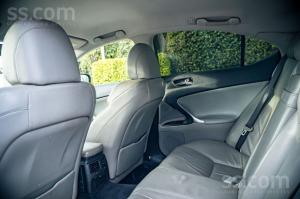Black Lexus IS 2006 in Riga, with an engine capacity of 2.20 L and mileage of 345 thousand km for 1590 €, photo 12 on AUTOMOTO.COM.LV
