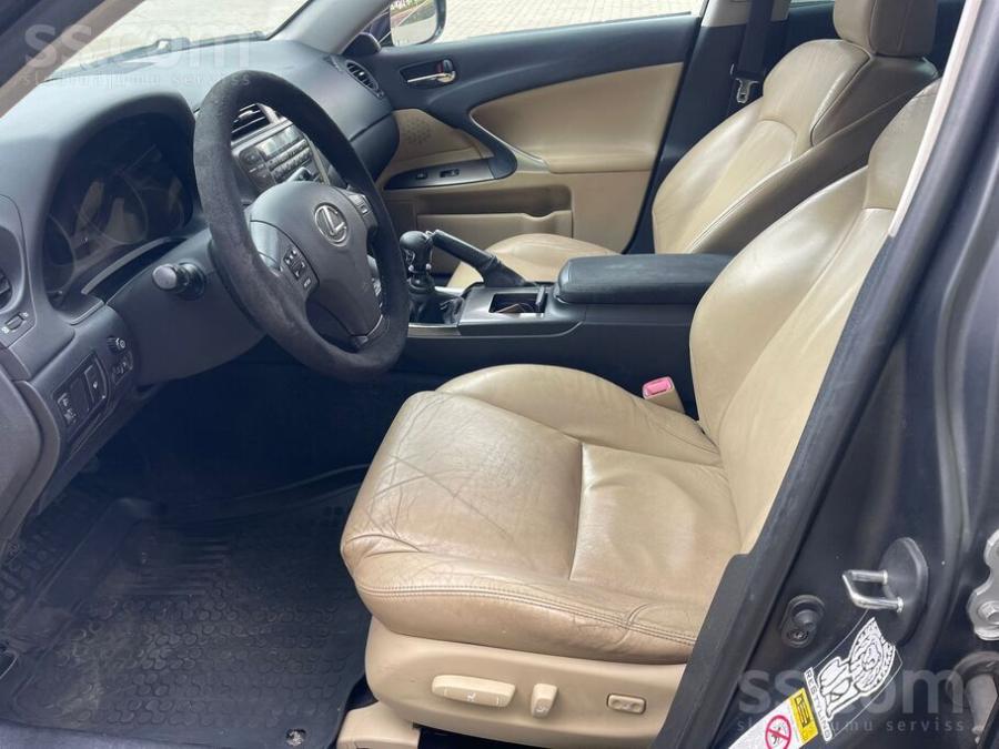 Black Lexus IS 2007 in Riga, with an engine capacity of 2.20 L and mileage of 0 thousand km for 2350 €, photo 14 on AUTOMOTO.COM.LV