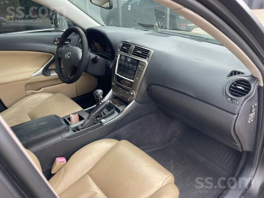 Black Lexus IS 2007 in Riga, with an engine capacity of 2.20 L and mileage of 0 thousand km for 2350 €, photo 16 on AUTOMOTO.COM.LV