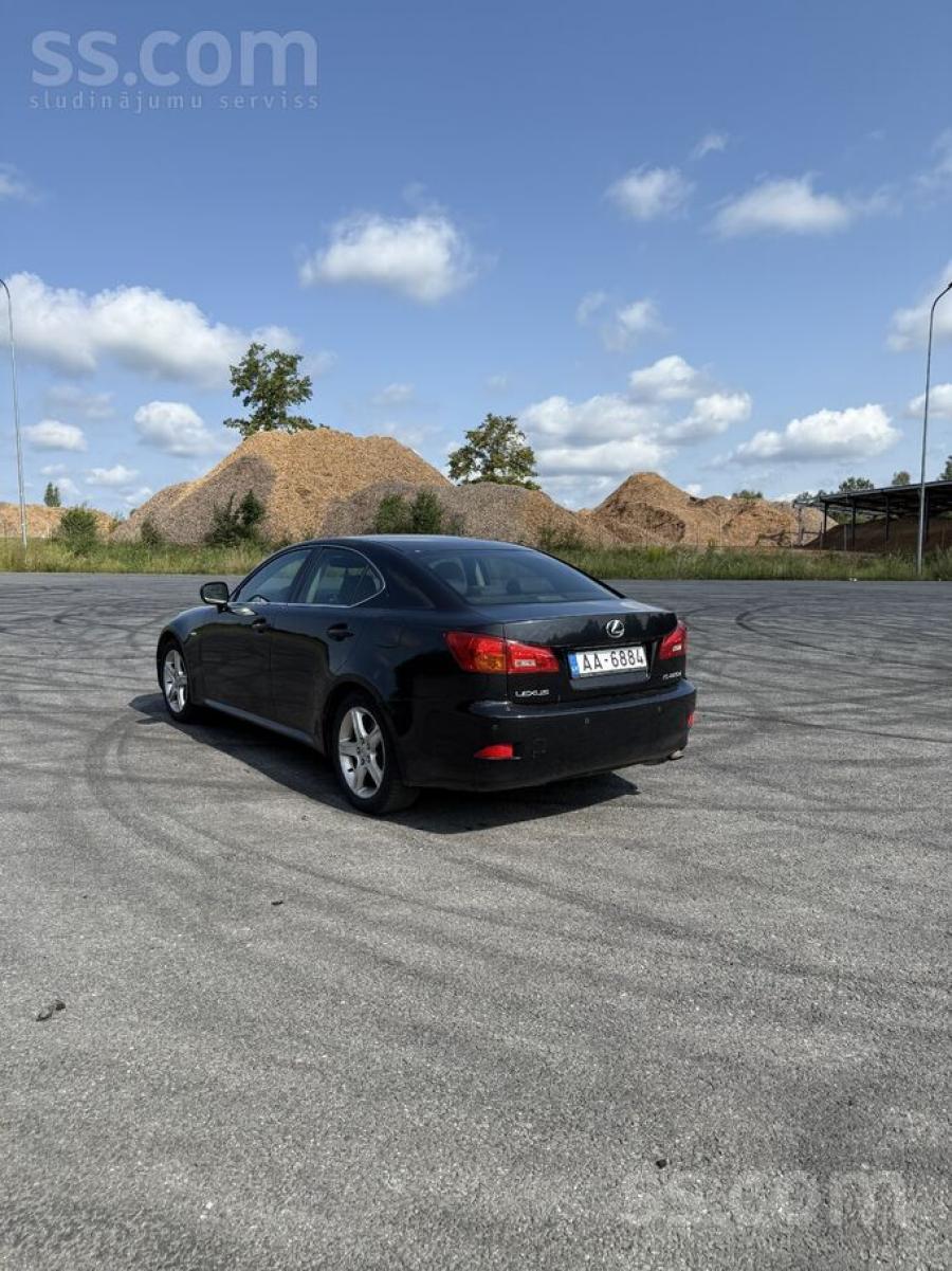 Black Lexus IS 2007 in Rezekne, with an engine capacity of 2.20 L and mileage of 257 thousand km for 4200 €, photo 3 on AUTOMOTO.COM.LV