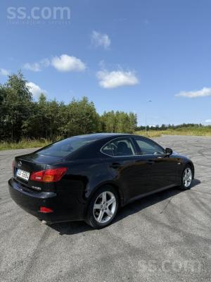Black Lexus IS 2007 in Rezekne, with an engine capacity of 2.20 L and mileage of 257 thousand km for 4200 €, photo 4 on AUTOMOTO.COM.LV