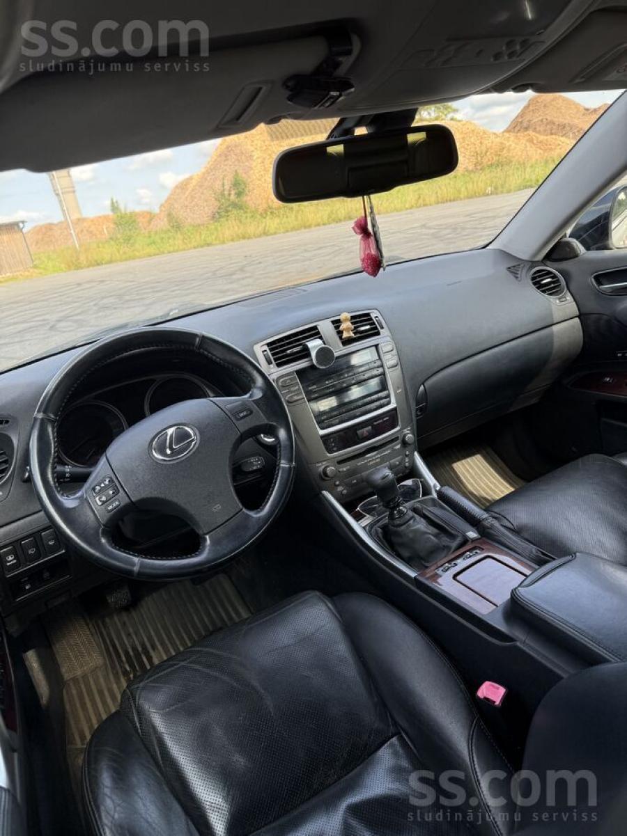Black Lexus IS 2007 in Rezekne, with an engine capacity of 2.20 L and mileage of 257 thousand km for 4200 €, photo 5 on AUTOMOTO.COM.LV