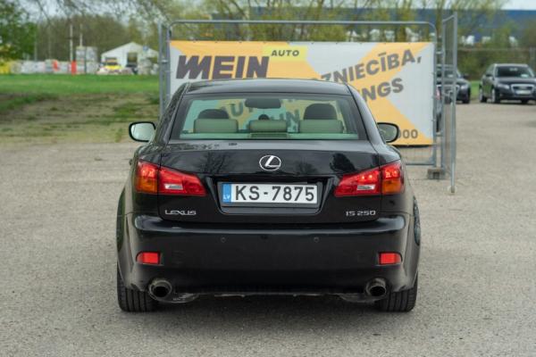 Black Lexus IS 2007 in Riga, with an engine capacity of 2.50 L and mileage of 207 thousand km for 4200 €, photo 6 on AUTOMOTO.COM.LV