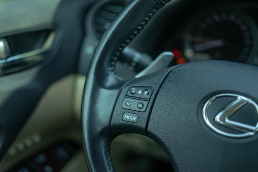 Melns Lexus IS 2007 Rīga, ar dzinēja tilpumu 2.50 L un nobraukumu 207 tūkst. km par 4200 €, foto 15 vietnē AUTOMOTO.COM.LV