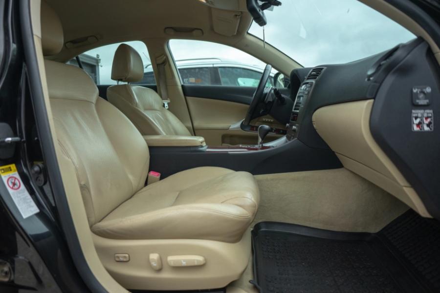 Melns Lexus IS 2007 Rīga, ar dzinēja tilpumu 2.50 L un nobraukumu 207 tūkst. km par 4200 €, foto 29 vietnē AUTOMOTO.COM.LV