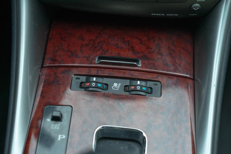 Melns Lexus IS 2007 Rīga, ar dzinēja tilpumu 2.50 L un nobraukumu 207 tūkst. km par 4200 €, foto 40 vietnē AUTOMOTO.COM.LV