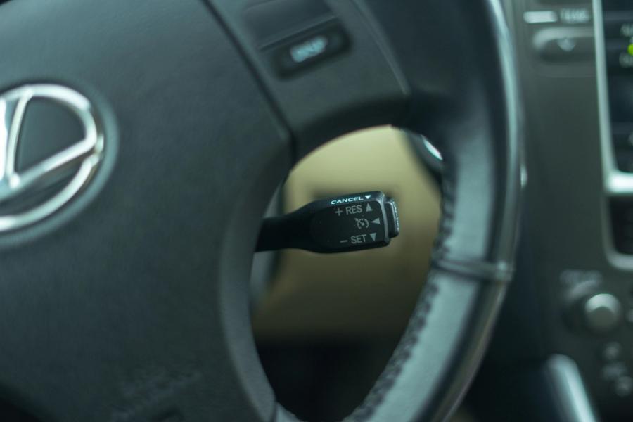 Melns Lexus IS 2007 Rīga, ar dzinēja tilpumu 2.50 L un nobraukumu 207 tūkst. km par 4200 €, foto 42 vietnē AUTOMOTO.COM.LV