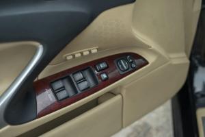 Melns Lexus IS 2007 Rīga, ar dzinēja tilpumu 2.50 L un nobraukumu 207 tūkst. km par 4200 €, foto 48 vietnē AUTOMOTO.COM.LV