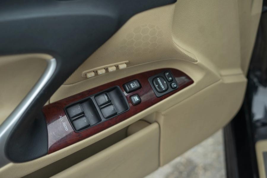 Melns Lexus IS 2007 Rīga, ar dzinēja tilpumu 2.50 L un nobraukumu 207 tūkst. km par 4200 €, foto 48 vietnē AUTOMOTO.COM.LV