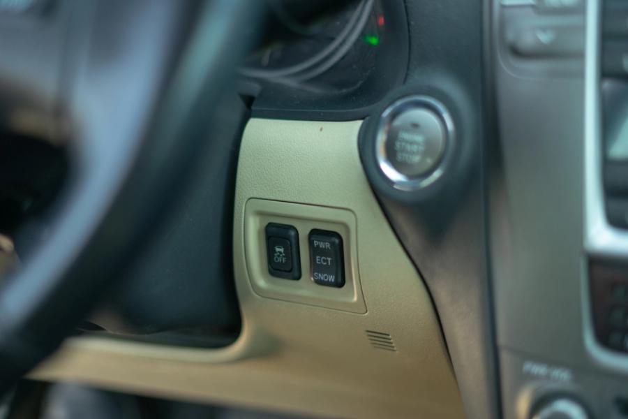 Melns Lexus IS 2007 Rīga, ar dzinēja tilpumu 2.50 L un nobraukumu 207 tūkst. km par 4200 €, foto 51 vietnē AUTOMOTO.COM.LV