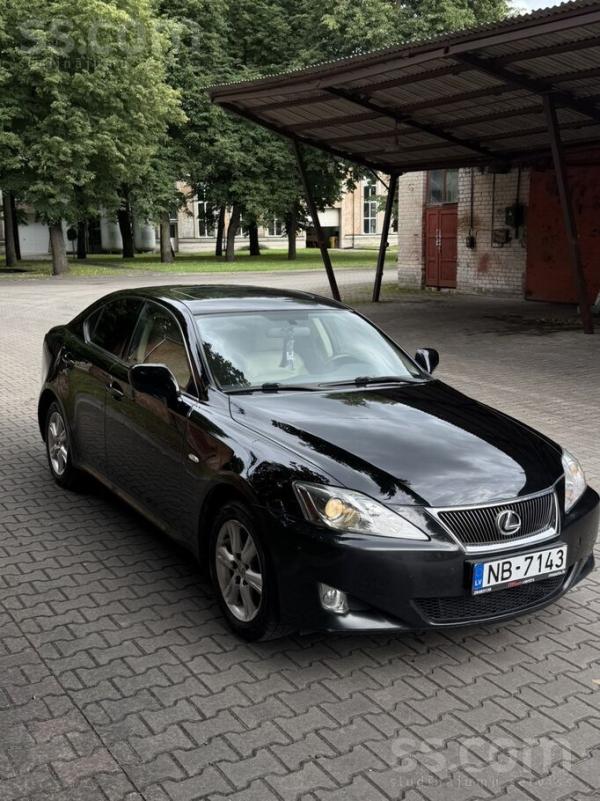 Black Lexus IS 2007 in Jelgava, with an engine capacity of 2.20 L and mileage of 248 thousand km for 4800 €, photo 1 on AUTOMOTO.COM.LV