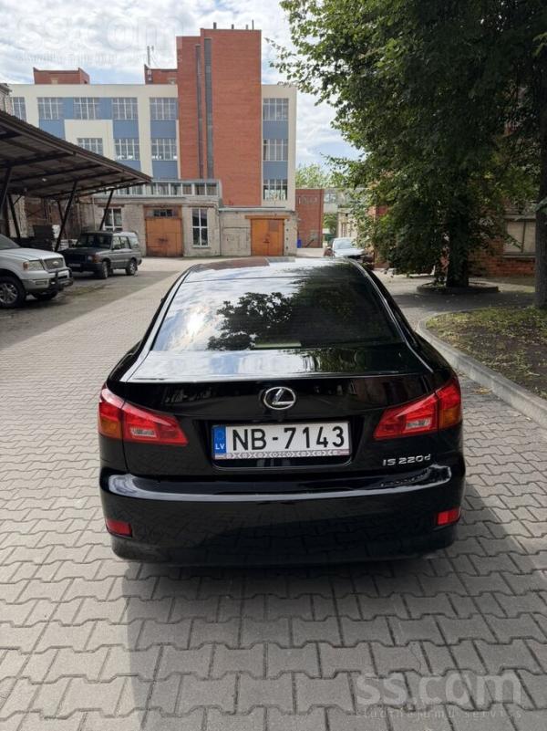 Black Lexus IS 2007 in Jelgava, with an engine capacity of 2.20 L and mileage of 248 thousand km for 4800 €, photo 4 on AUTOMOTO.COM.LV