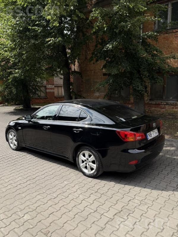 Black Lexus IS 2007 in Jelgava, with an engine capacity of 2.20 L and mileage of 248 thousand km for 4800 €, photo 5 on AUTOMOTO.COM.LV
