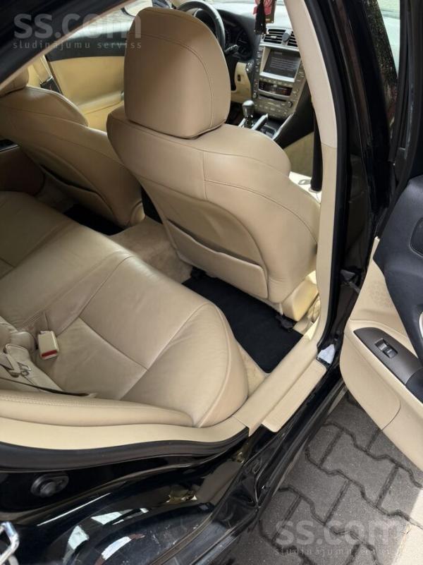 Black Lexus IS 2007 in Jelgava, with an engine capacity of 2.20 L and mileage of 248 thousand km for 4800 €, photo 10 on AUTOMOTO.COM.LV