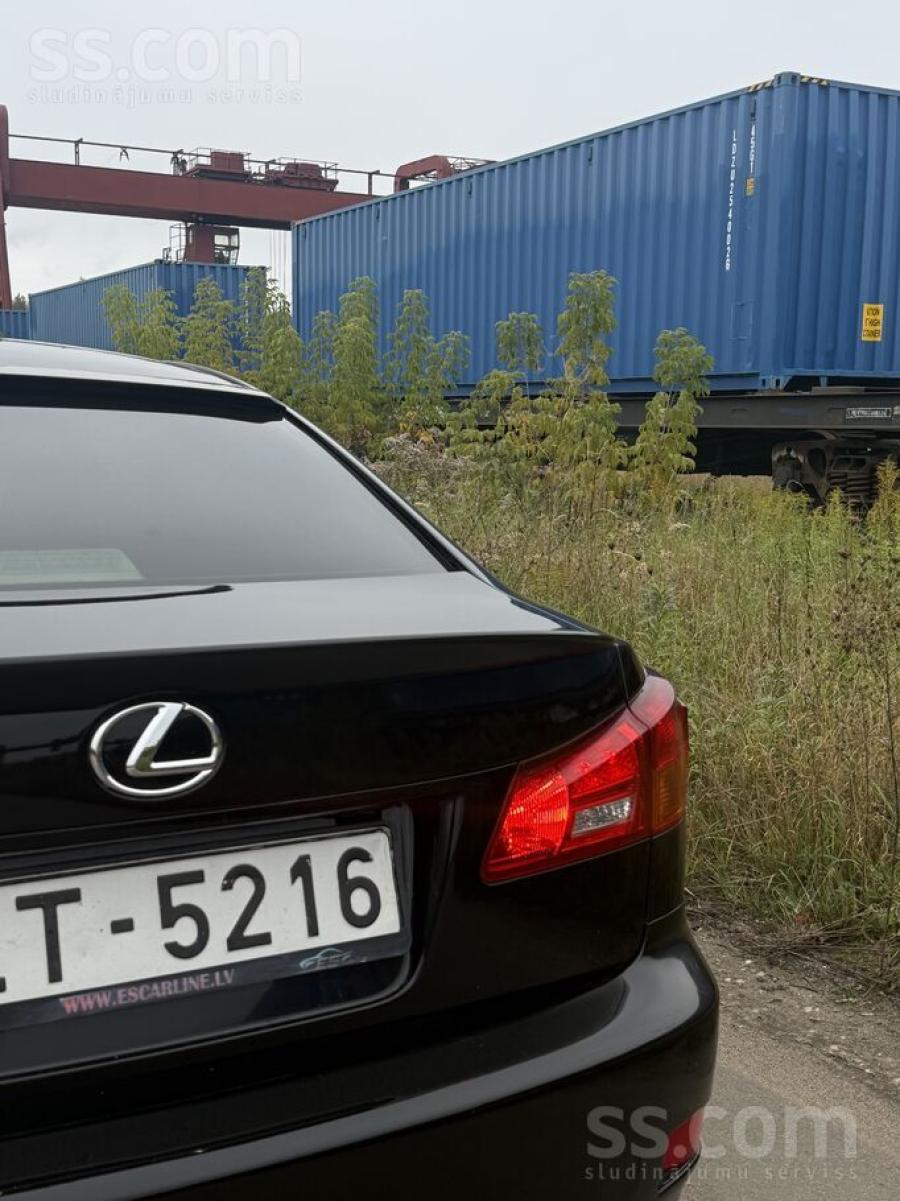 Black Lexus IS 2007 in Riga, with an engine capacity of 2.50 L and mileage of 245 thousand km for 4150 €, photo 5 on AUTOMOTO.COM.LV
