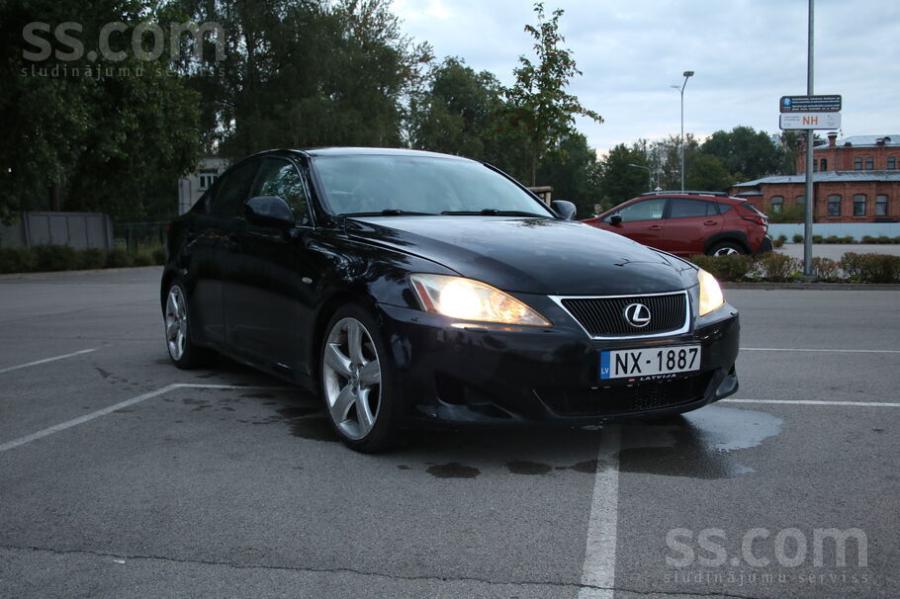 Black Lexus IS 2007 in Riga, with an engine capacity of 2.50 L and mileage of 267 thousand km for 3600 €, photo 6 on AUTOMOTO.COM.LV