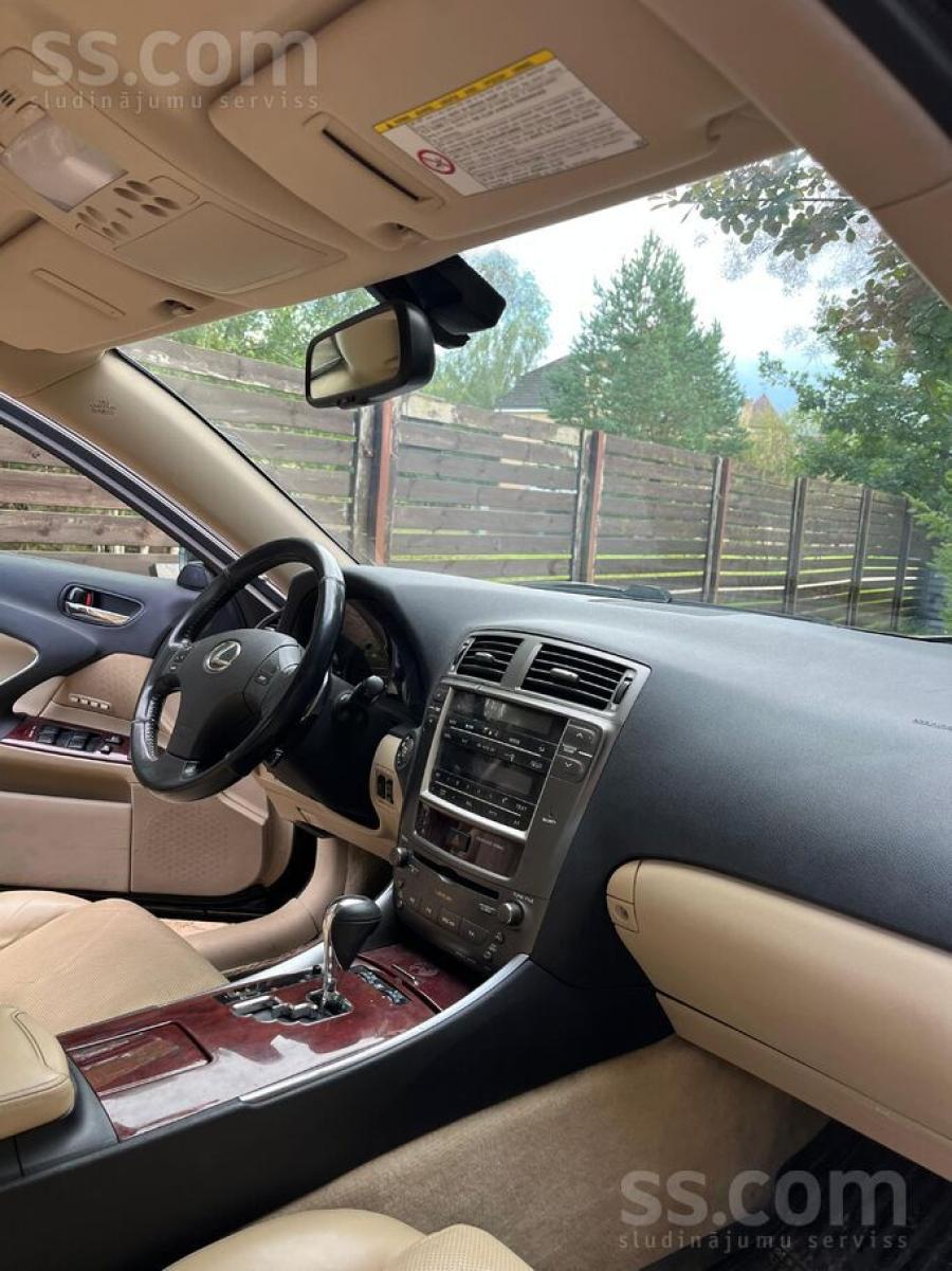 Black Lexus IS 2007 in Riga, with an engine capacity of 2.50 L and mileage of 267 thousand km for 3600 €, photo 8 on AUTOMOTO.COM.LV