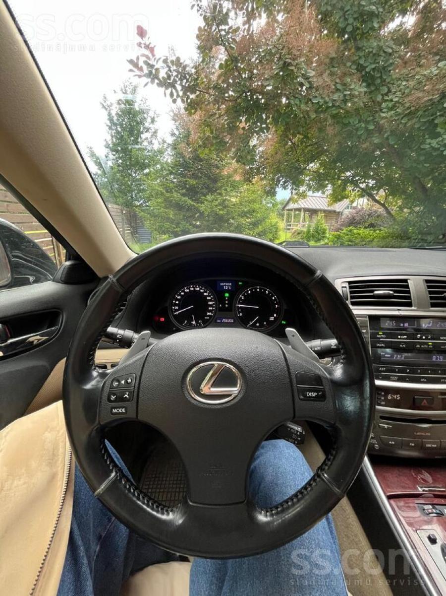 Black Lexus IS 2007 in Riga, with an engine capacity of 2.50 L and mileage of 267 thousand km for 3600 €, photo 9 on AUTOMOTO.COM.LV