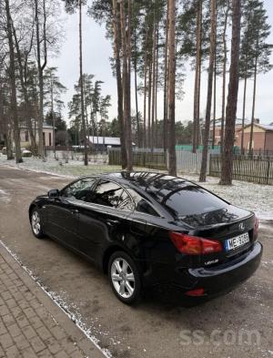 Black Lexus IS 2008 in Riga, with an engine capacity of 2.20 L and mileage of 305 thousand km for 2800 €, photo 3 on AUTOMOTO.COM.LV