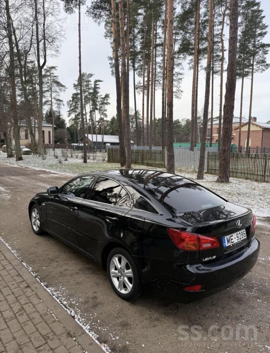 Black Lexus IS 2008 in Riga, with an engine capacity of 2.20 L and mileage of 305 thousand km for 2800 €, photo 3 on AUTOMOTO.COM.LV