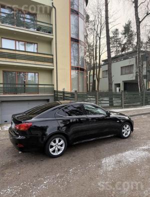 Black Lexus IS 2008 in Riga, with an engine capacity of 2.20 L and mileage of 305 thousand km for 2800 €, photo 4 on AUTOMOTO.COM.LV