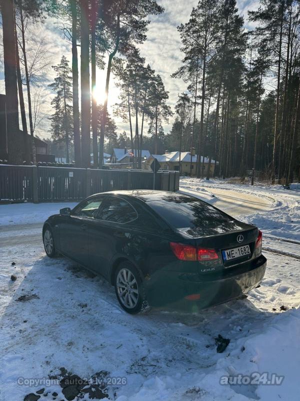 Black Lexus IS 2008 in Riga, with an engine capacity of 2.20 L and mileage of 293 thousand km for 4000 €, photo 5 on AUTOMOTO.COM.LV