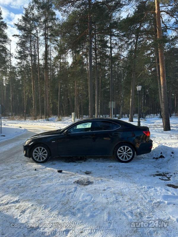 Black Lexus IS 2008 in Riga, with an engine capacity of 2.20 L and mileage of 293 thousand km for 4000 €, photo 6 on AUTOMOTO.COM.LV