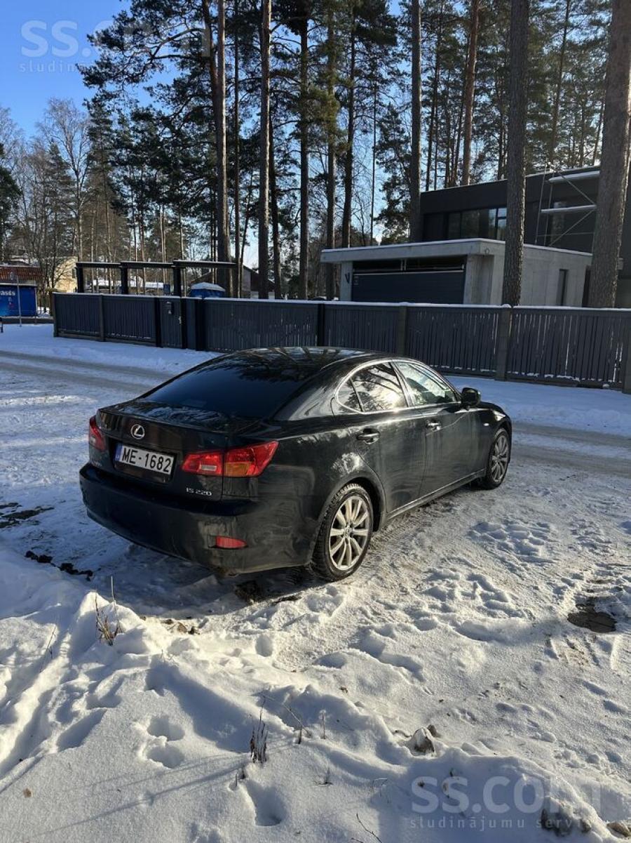 Black Lexus IS 2008 in Riga, with an engine capacity of 2.20 L and mileage of 293 thousand km for 4000 €, photo 4 on AUTOMOTO.COM.LV