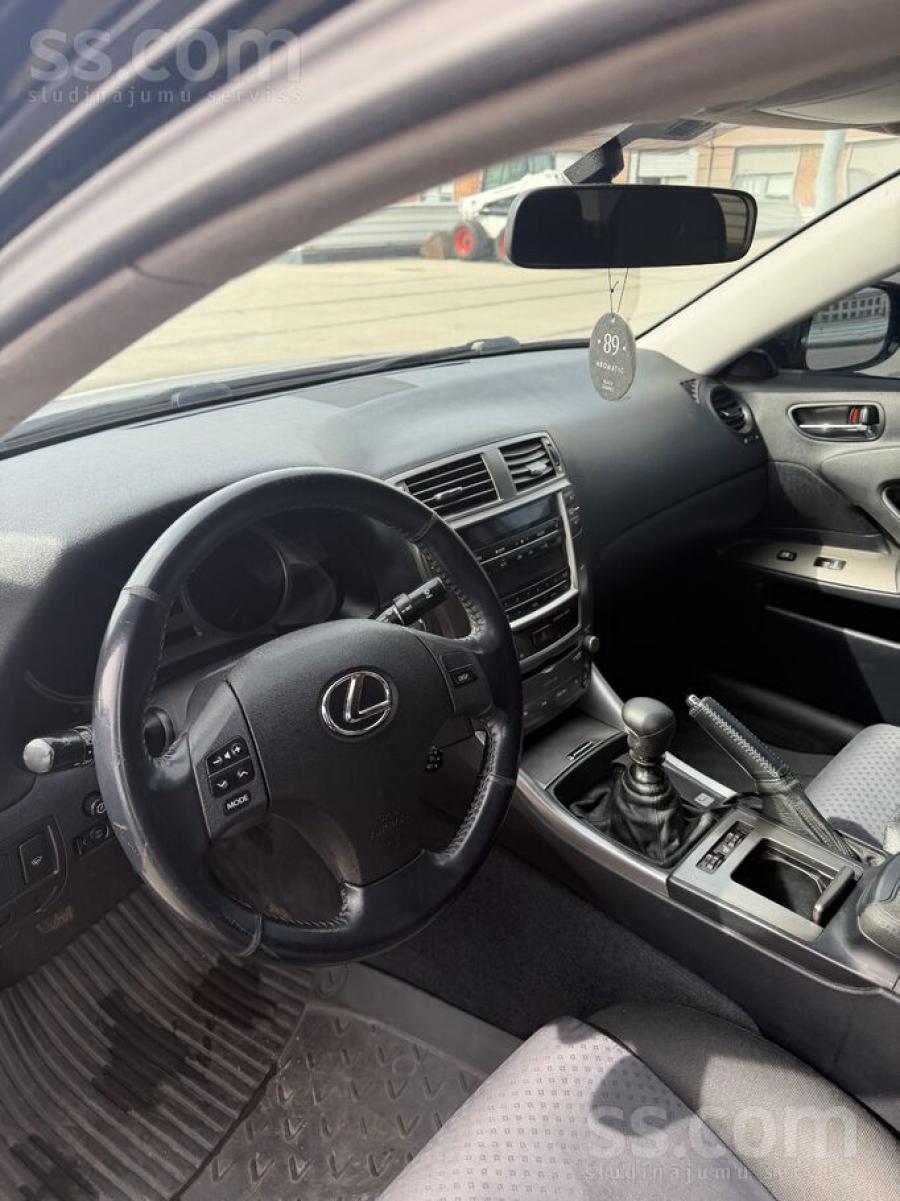 Melns Lexus IS 2008 Rīga, ar dzinēja tilpumu 2.20 L un nobraukumu 310 tūkst. km par 2650 €, foto 9 vietnē AUTOMOTO.COM.LV