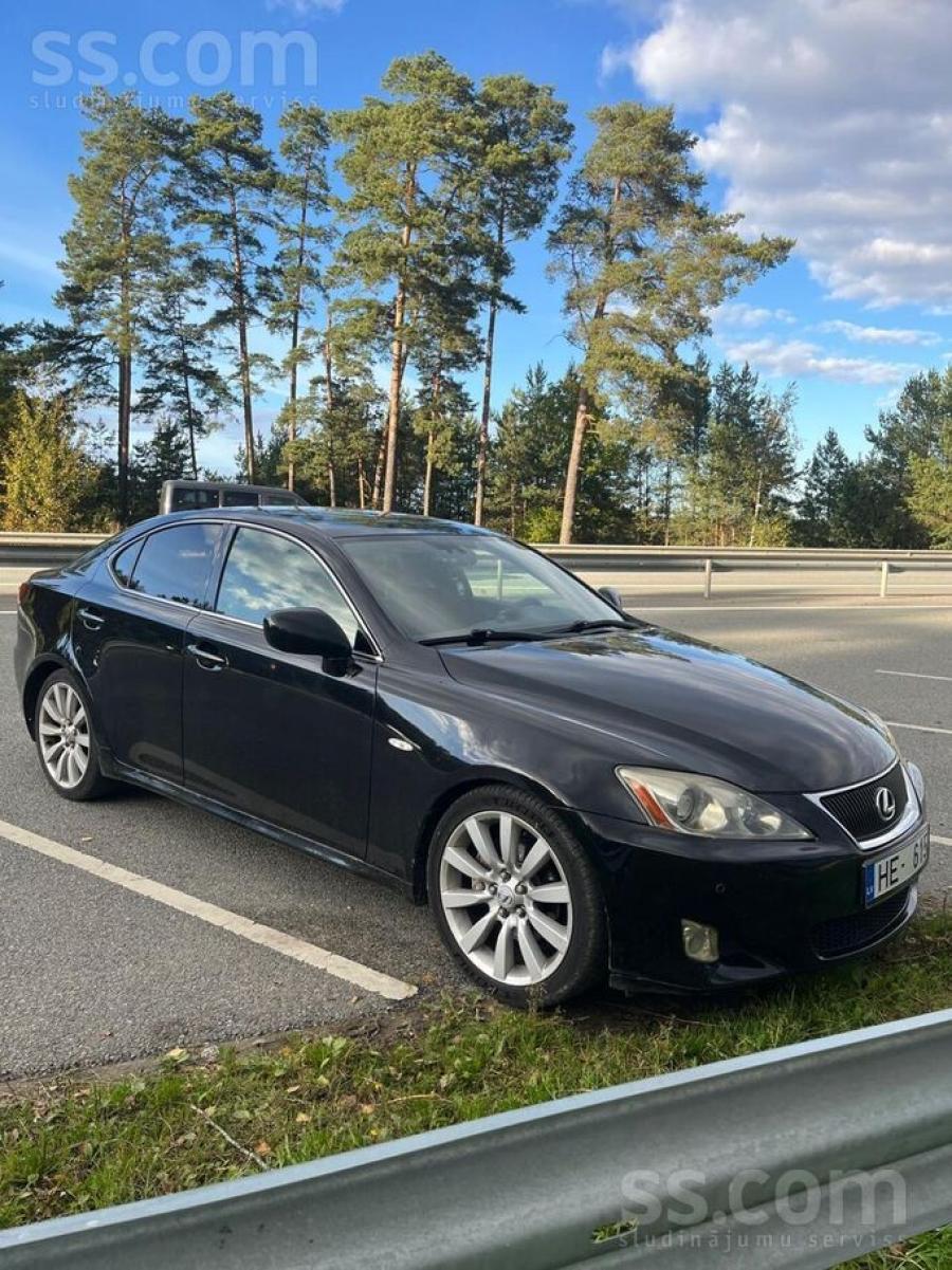 Black Lexus IS 2008 in Riga, with an engine capacity of 2.50 L and mileage of 266 thousand km for 5500 €, photo 4 on AUTOMOTO.COM.LV