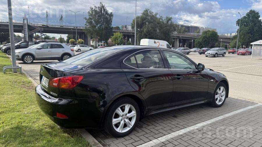 Black Lexus IS 2008 in Riga, with an engine capacity of 2.20 L and mileage of 312 thousand km for 3500 €, photo 4 on AUTOMOTO.COM.LV