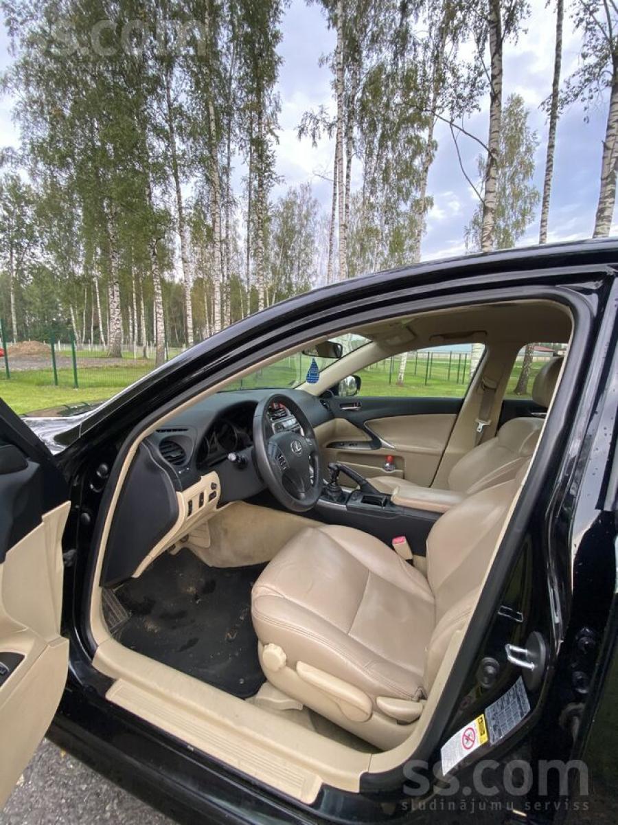 Black Lexus IS 2008 in Riga, with an engine capacity of 2.20 L and mileage of 312 thousand km for 3500 €, photo 6 on AUTOMOTO.COM.LV