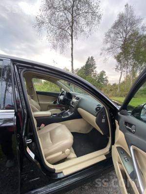 Black Lexus IS 2008 in Riga, with an engine capacity of 2.20 L and mileage of 312 thousand km for 3500 €, photo 7 on AUTOMOTO.COM.LV