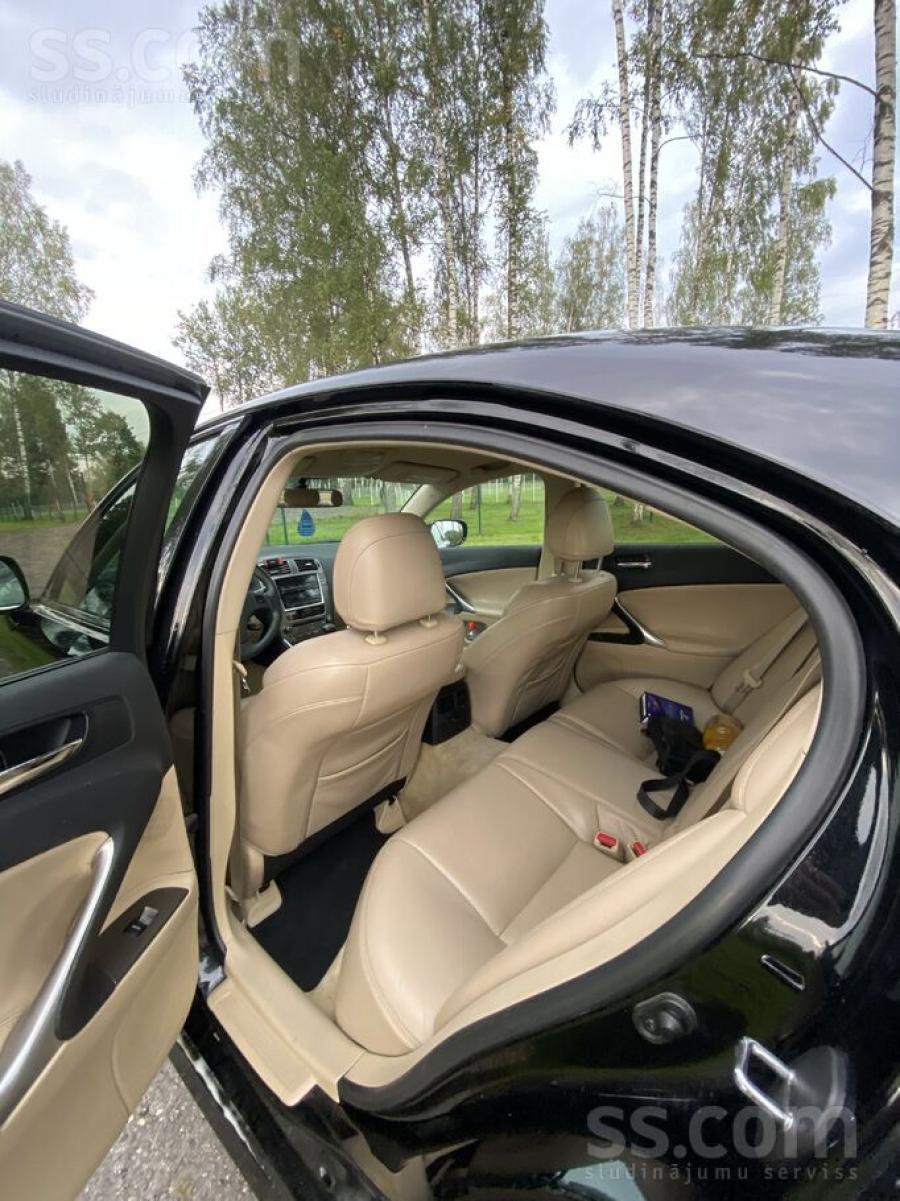 Black Lexus IS 2008 in Riga, with an engine capacity of 2.20 L and mileage of 312 thousand km for 3500 €, photo 8 on AUTOMOTO.COM.LV