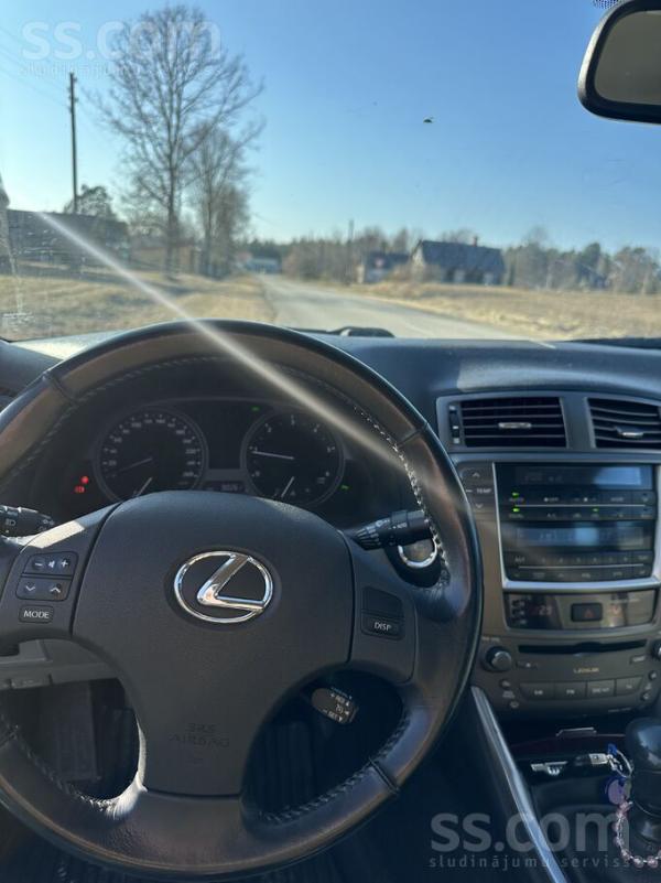 Black Lexus IS 2009 in Rezekne, with an engine capacity of 2.20 L and mileage of 90 thousand km for 4500 €, photo 8 on AUTOMOTO.COM.LV