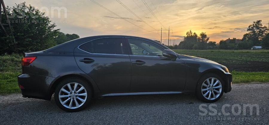 Melns Lexus IS 2009 Rīga, ar dzinēja tilpumu 2.20 L un nobraukumu 295 tūkst. km par 4000 €, foto 1 vietnē AUTOMOTO.COM.LV