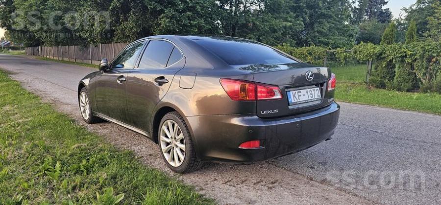 Melns Lexus IS 2009 Rīga, ar dzinēja tilpumu 2.20 L un nobraukumu 295 tūkst. km par 4000 €, foto 4 vietnē AUTOMOTO.COM.LV