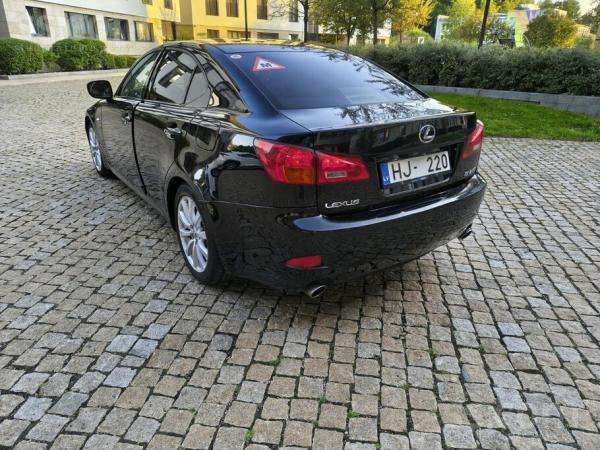Black Lexus IS 2009 in Riga, with an engine capacity of 2.50 L and mileage of 211 thousand km for 6150 €, photo 4 on AUTOMOTO.COM.LV