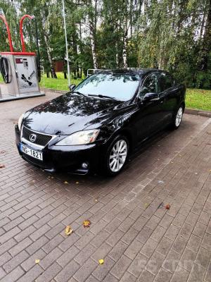 Black Lexus IS 2009 in Jelgava, with an engine capacity of 2.20 L and mileage of 221 thousand km for 3500 €, photo 3 on AUTOMOTO.COM.LV